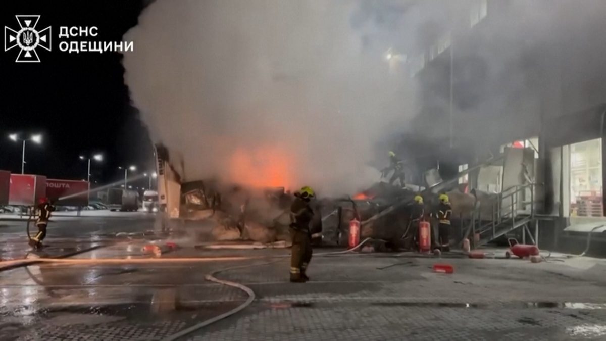 Attacco russo a Odessa in Ucraina, il video dei soccorsi