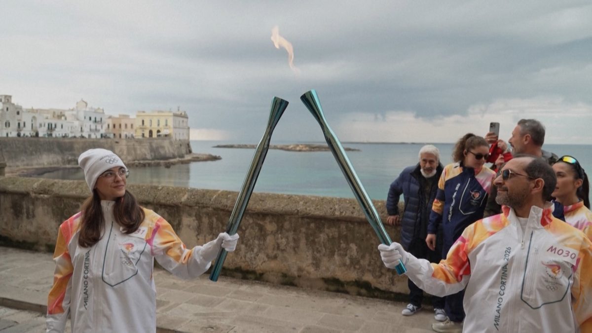 La fiaccola olimpica attraversa la Puglia